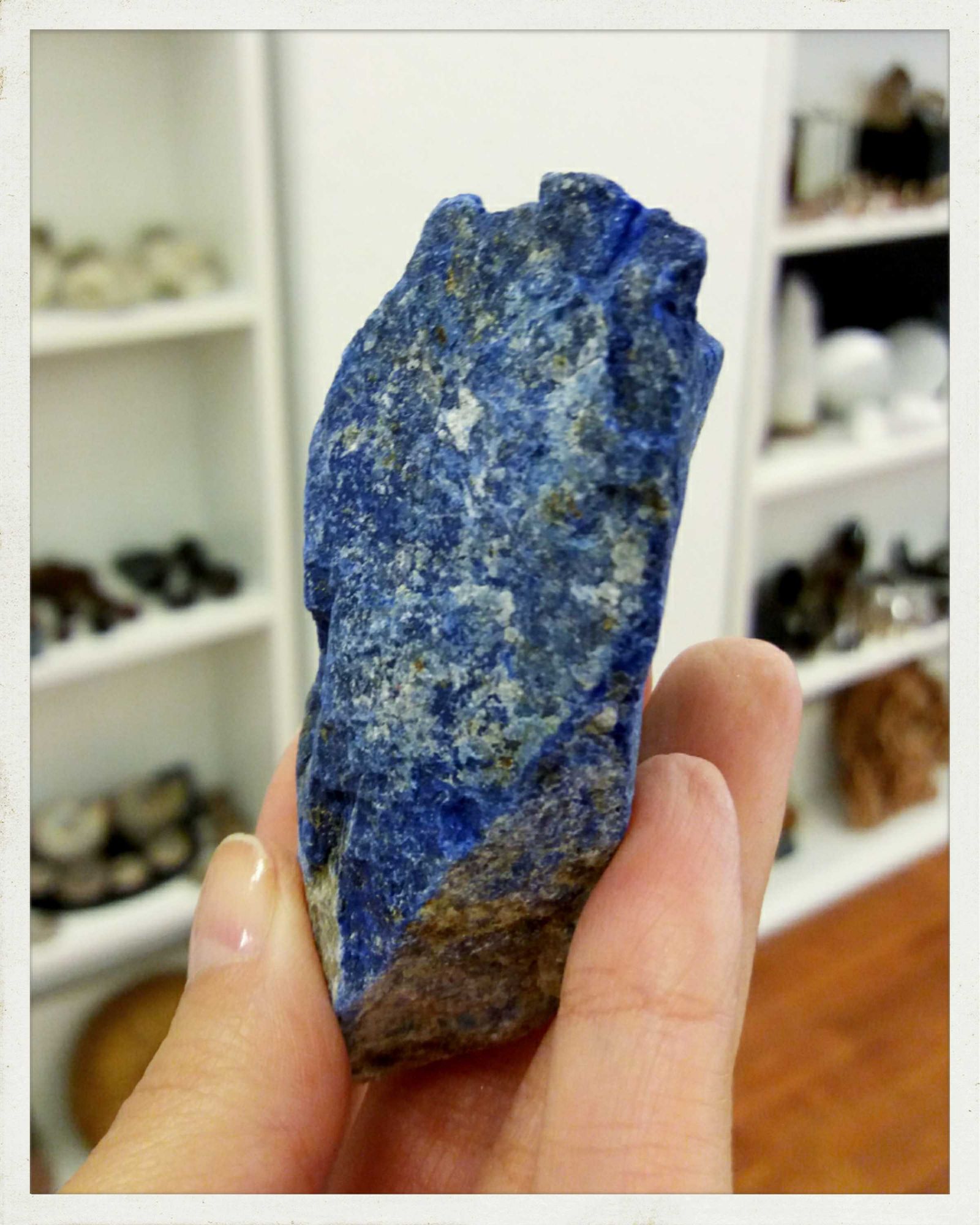 ¿QUÉ ES EL LAPISLÁZULI? 5 CURIOSIDADES SOBRE ESTA PIEDRA VENERADA DESDE ...